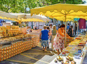 Marché à Hyères les plus beaux marchés du Var et ses marchés nocturnes